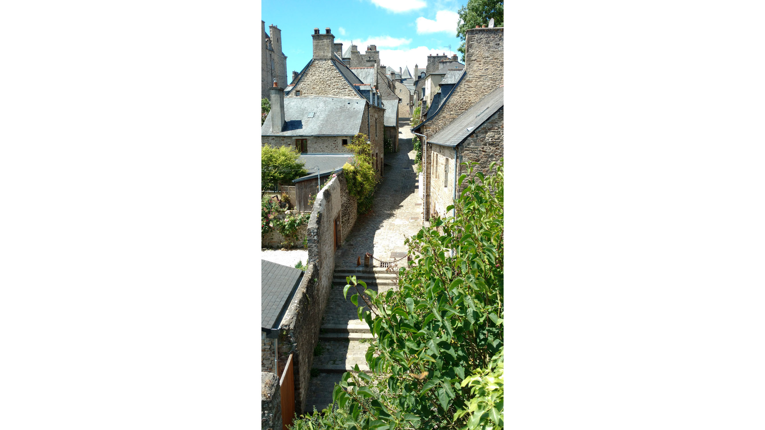 Promenade sur le chemin de ronde à Dinan
