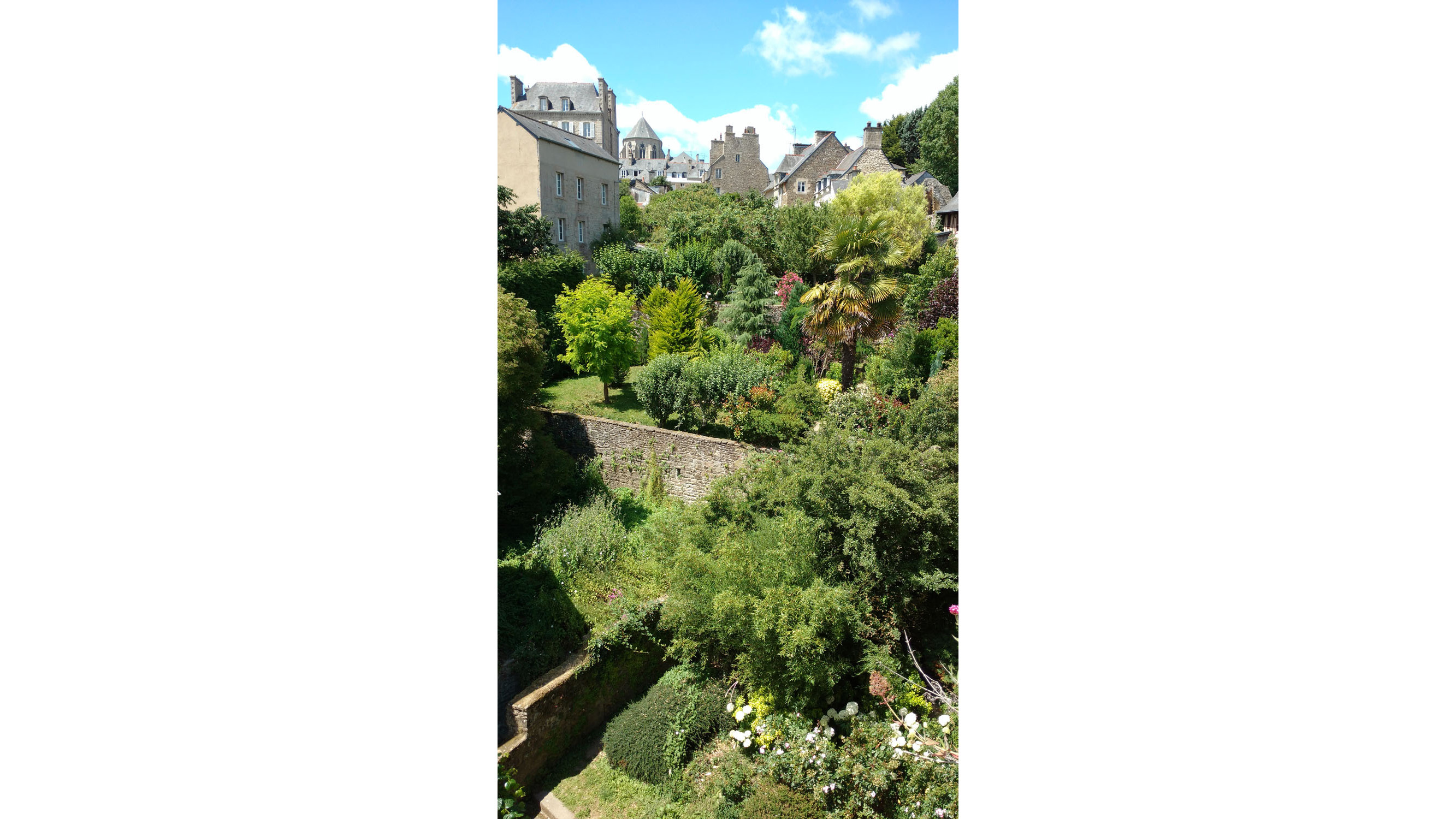Promenade sur le chemin de ronde à Dinan